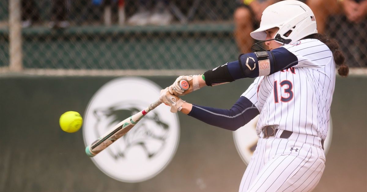 Peralta's slump-busting grand slam leads Auburn softball team to victory