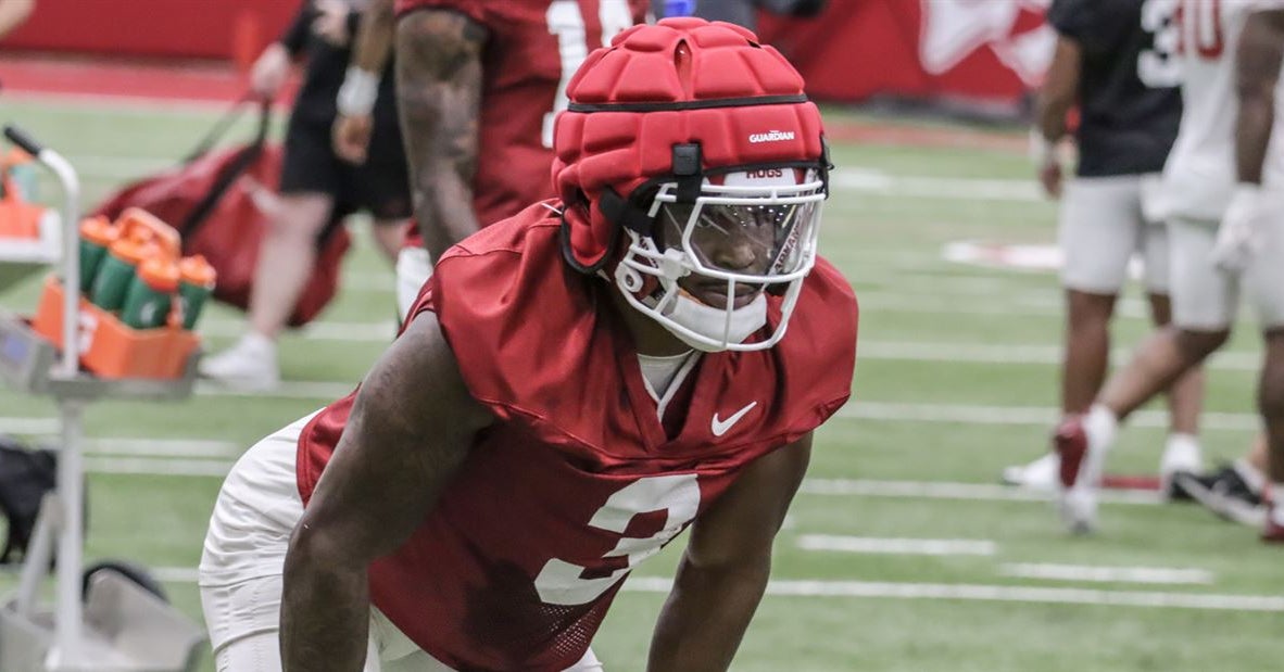 Who are the fastest Razorback football players?