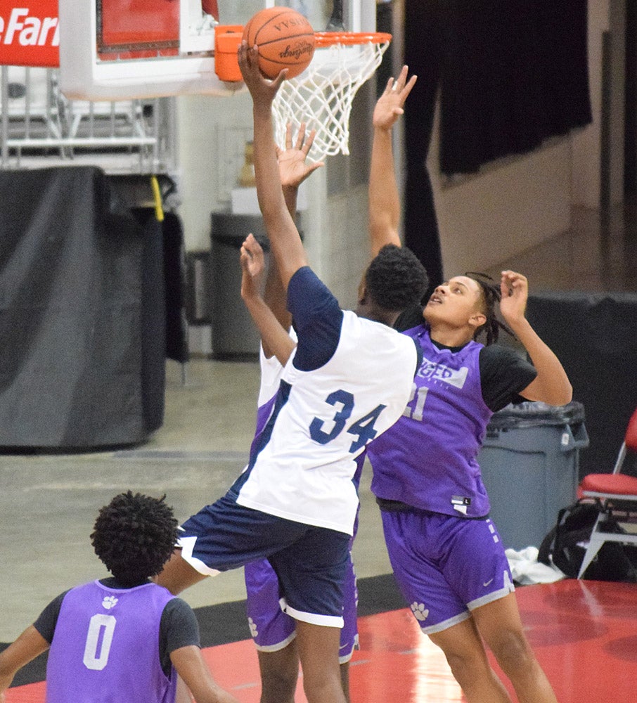 Sights and Sounds: Top basketball targets Royal, Booker go head to head ...