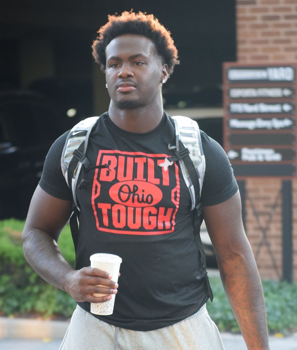 Sights and Sounds: Buckeyes arrive at team hotel as part of preseason camp