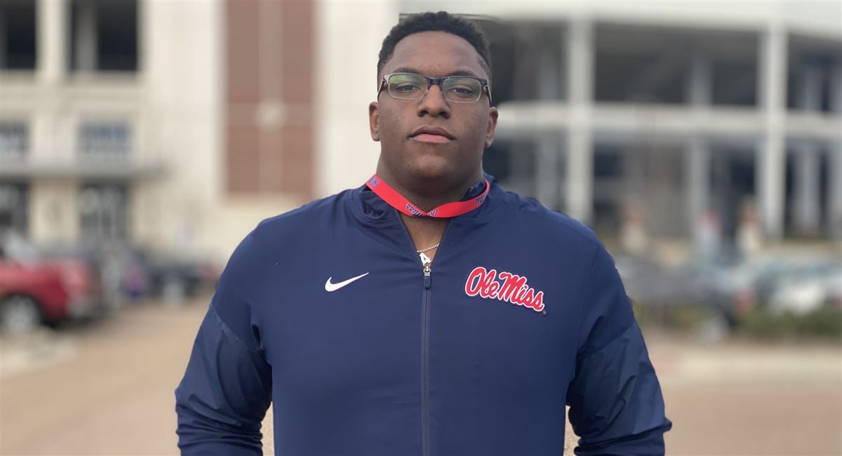 5-Star DT Maason Smith returns to Ole Miss