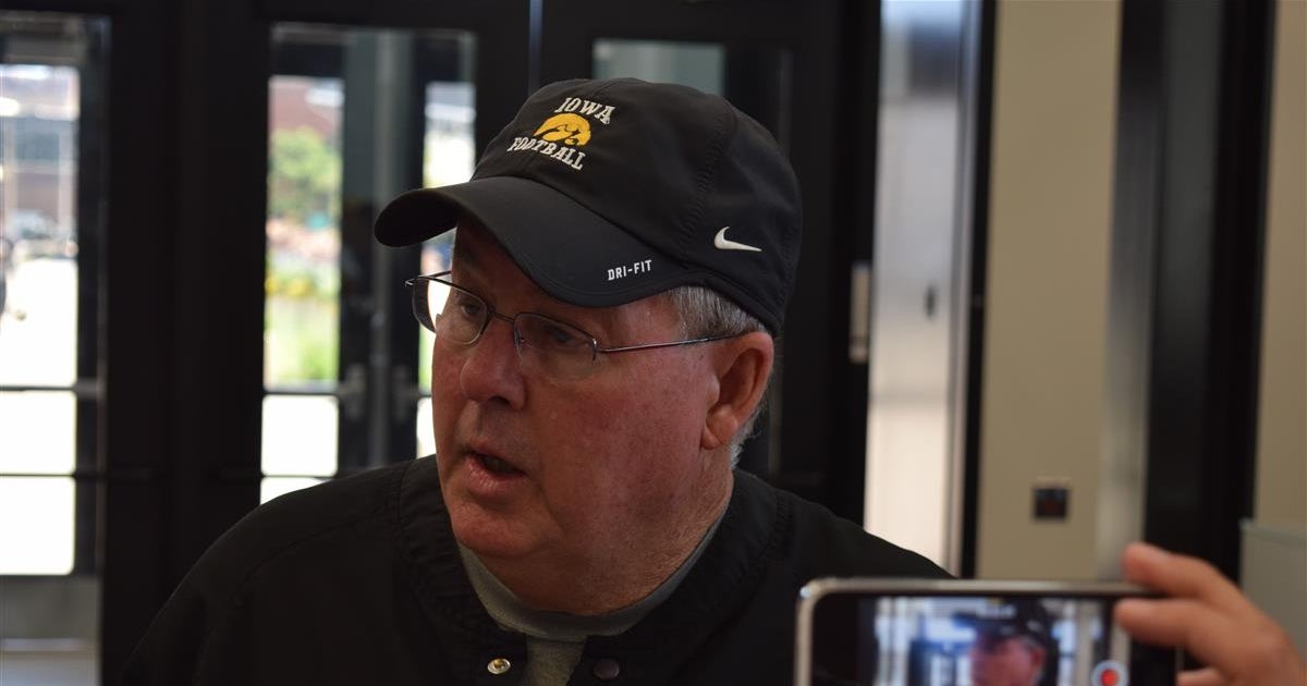 Greg Davis announces retirement