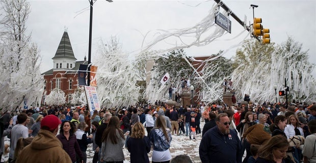 College football's 10 best traditions we love to see on game days