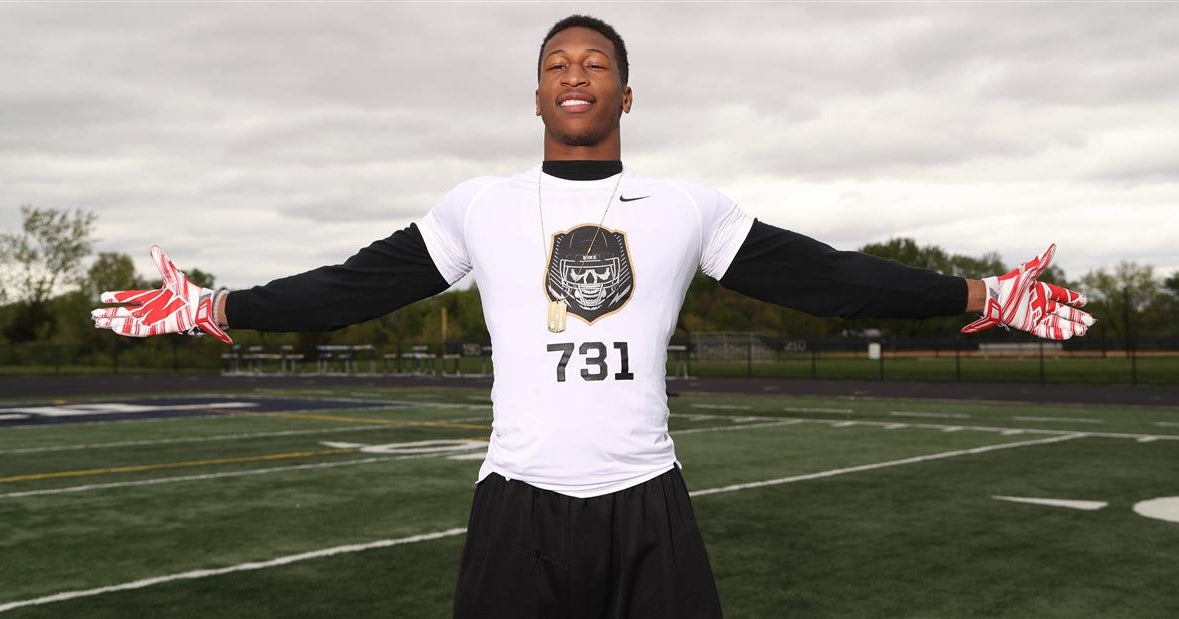 New Buckeye Amir Riep hand delivers his Letter of Intent