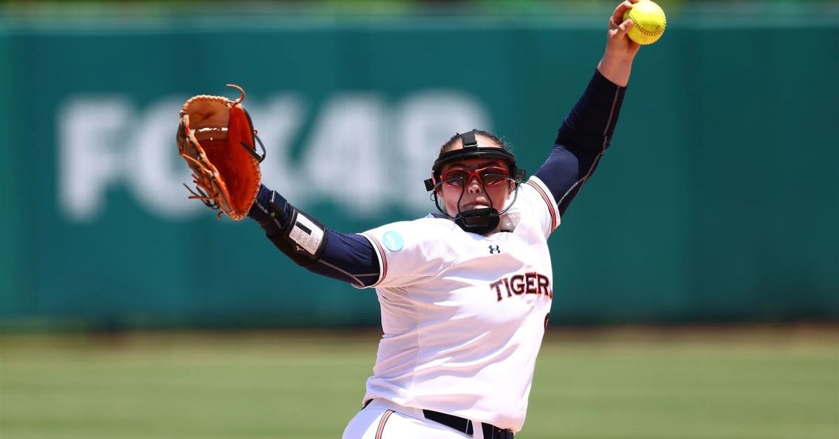 Geurin's redemption sends Auburn softball into championship round