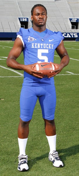 Lowery leaps into college game