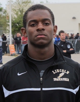 WR Reggie Davis looking at three